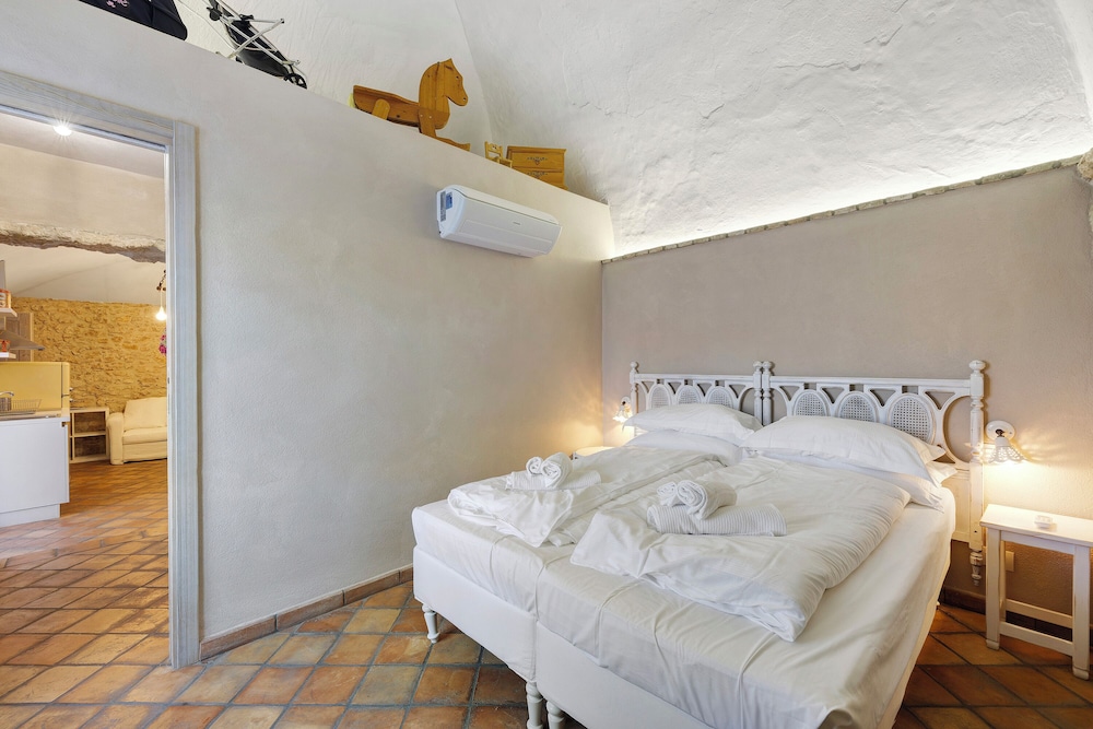 Apartment "Casa Virginia - Corbezzolo" With Shared Pool & Wi-fi - Noli
