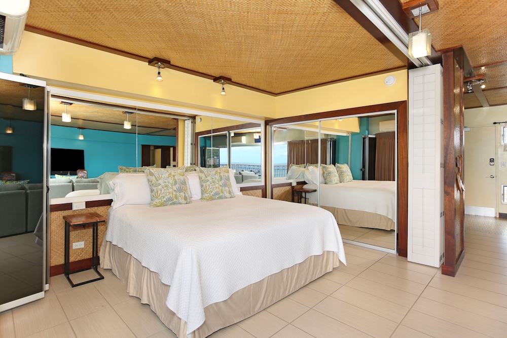 Luxurious BEACHFRONT Condo with Fabulous Ocean Views at Waikiki Shore ...