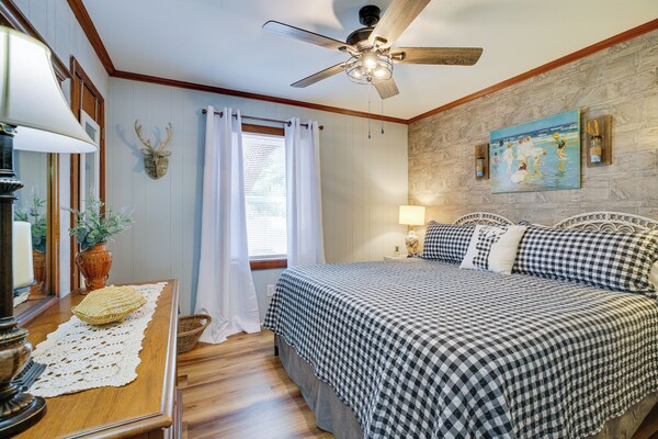 Oak Island Vacation Rental W/ Decks, Walk To Beach - Bald Head Island, NC