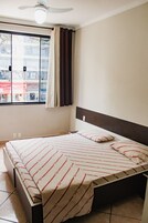 Quarto casal superior | Wi-Fi de cortesia, roupa de cama