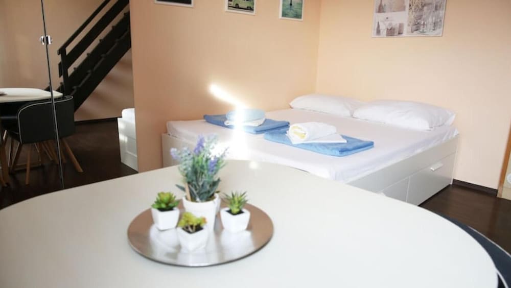 Villa Marica - Ap. 7. Direkt Am Strand Von Crikvenica Mit Grill Und Whirlpool - Crikvenica
