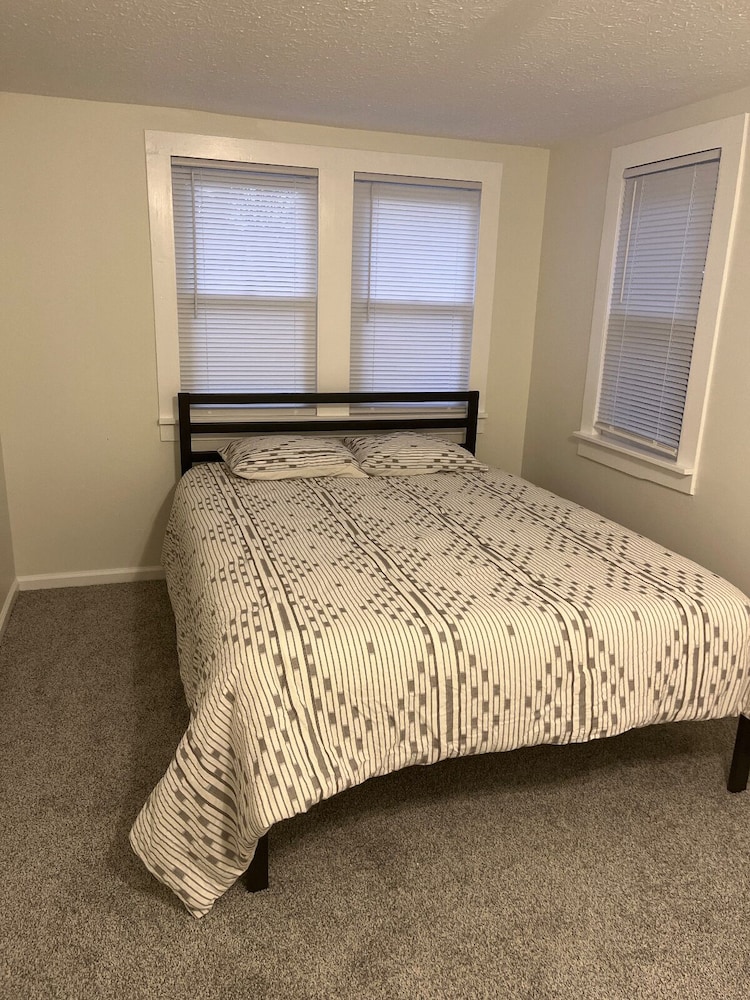 Private Stand-alone Little House. - Cleveland, OH