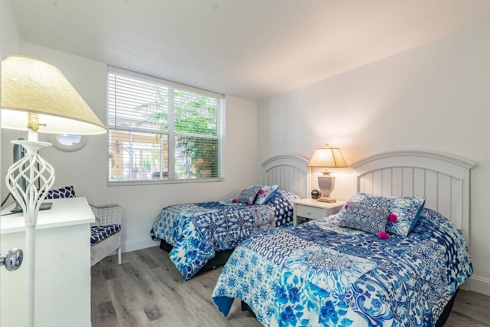 Modern Island Retreat | Bay Views + Resort Amenities - Saint Petersburg, FL