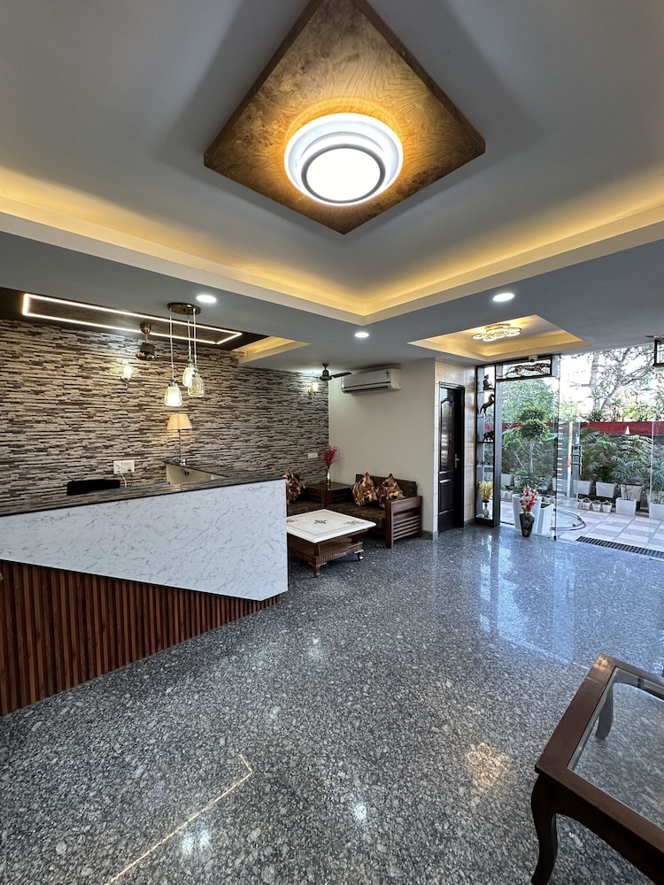 Botanical Oasis In The Center Of The City - Plum Tree Hotels - 古爾岡