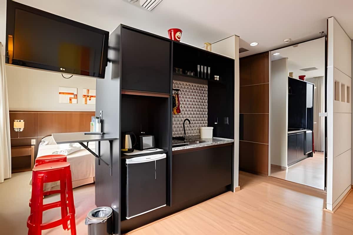 Apartamento Comfort | Roupa hipoalergénica, secretária