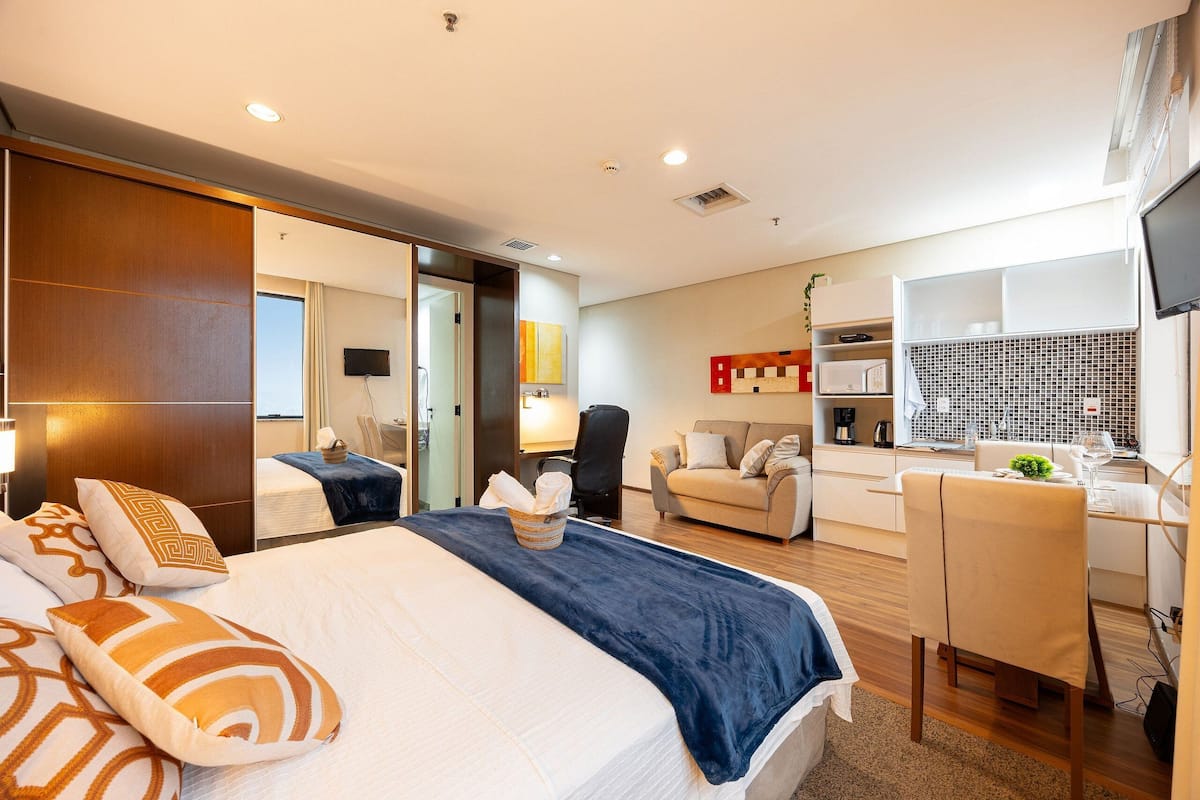 Apartamento Comfort | Roupa hipoalergénica, secretária