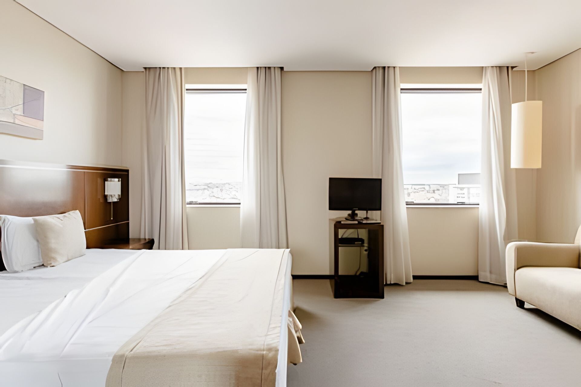 Estúdio | Roupa hipoalergénica, secretária 