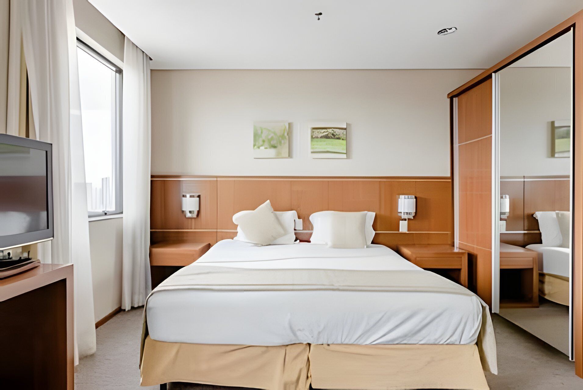 Estúdio | Roupa hipoalergénica, secretária 