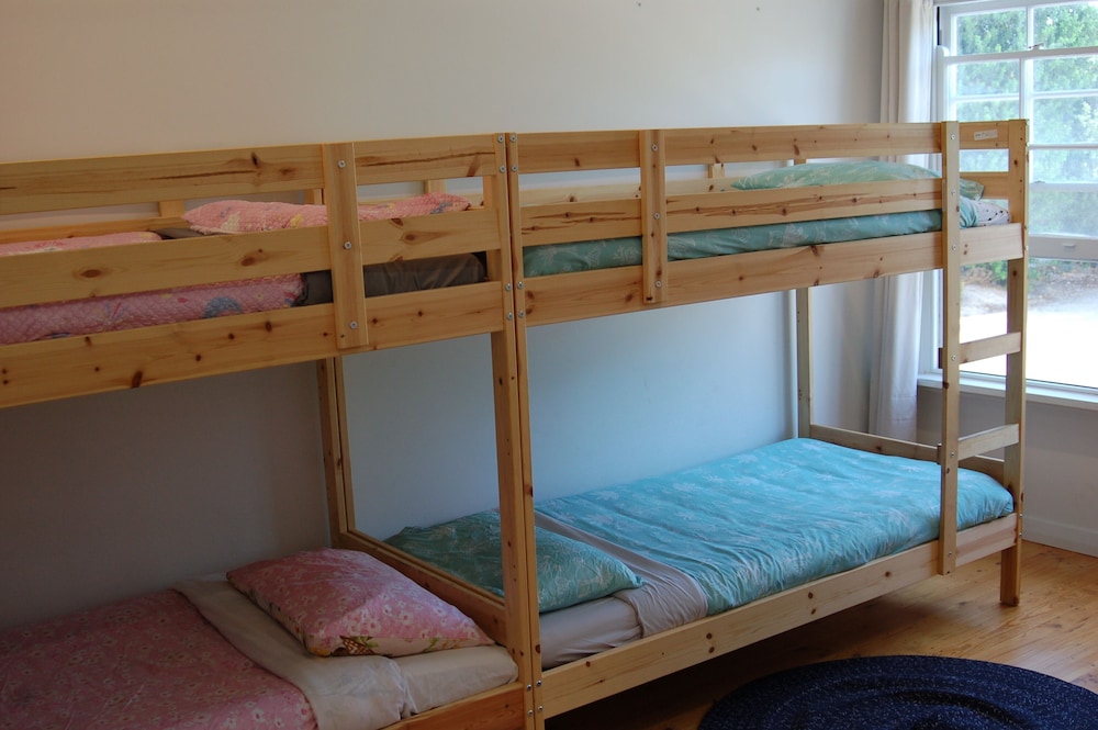 Cosy, Affordable Whole 3bed House, Ideal For A Large Family And Pet Friendly! - Port Adelaide