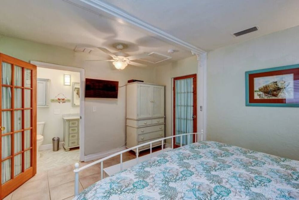 The Seaside Cottages Are Located Just Across The Street From Indian Rocks Beach! - Indian Rocks Beach, FL
