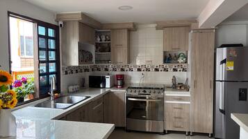 Casa Familiar, vários quartos, cozinha, vista para a montanha | Cozinha privada