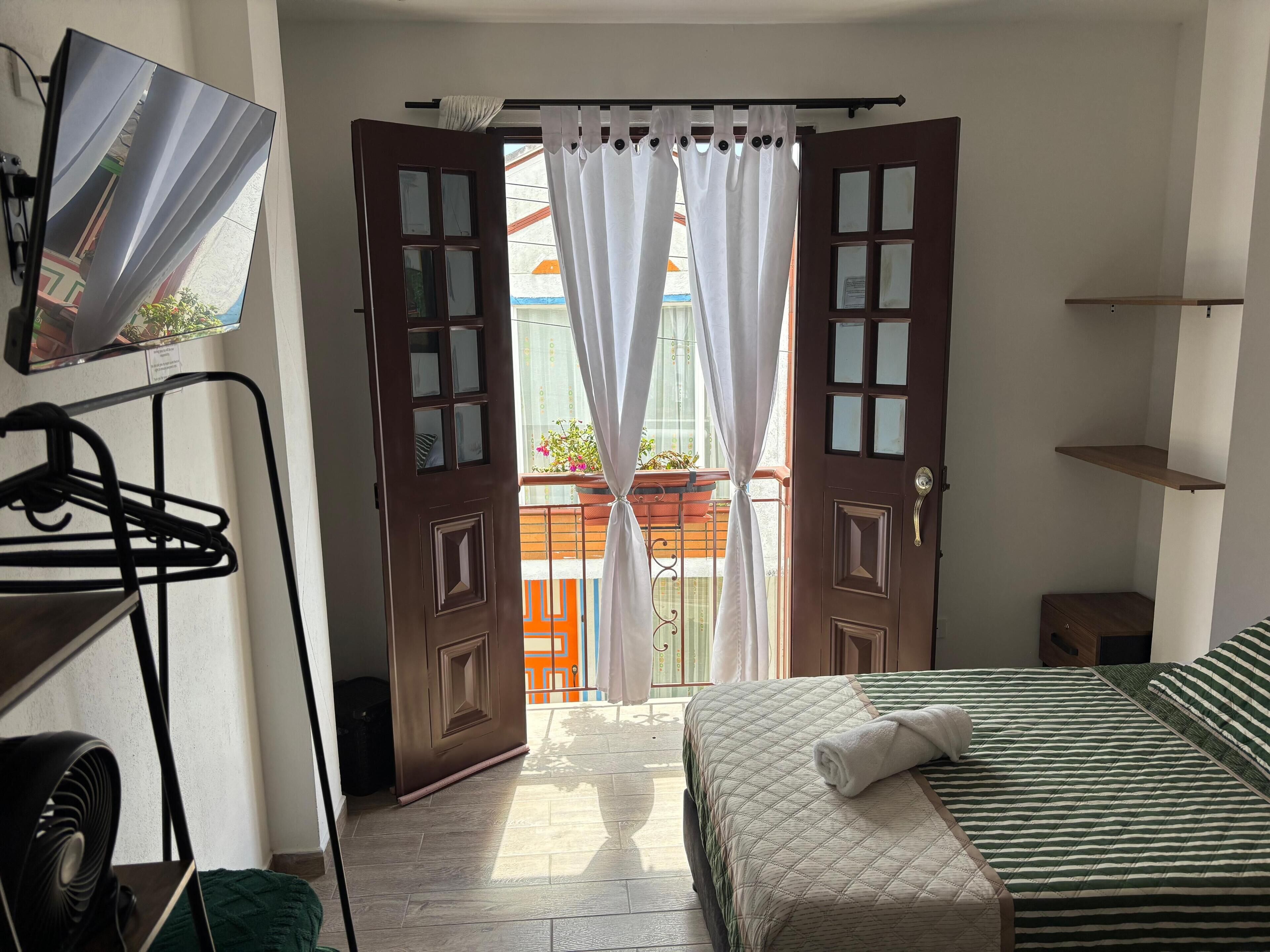 Quarto Standard, várias camas, varanda | Roupa hipoalergénica, camas de colchão pillowtop 