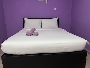 Quarto Duplo Deluxe, 1 cama queen-size | Secretária adequada para computadores portáteis, Wi-fi grátis 