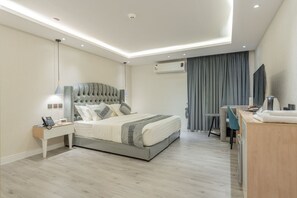 Quarto Duplo Básico | Lençóis de algodão egípcio, roupa de alta qualidade, Wi-fi grátis