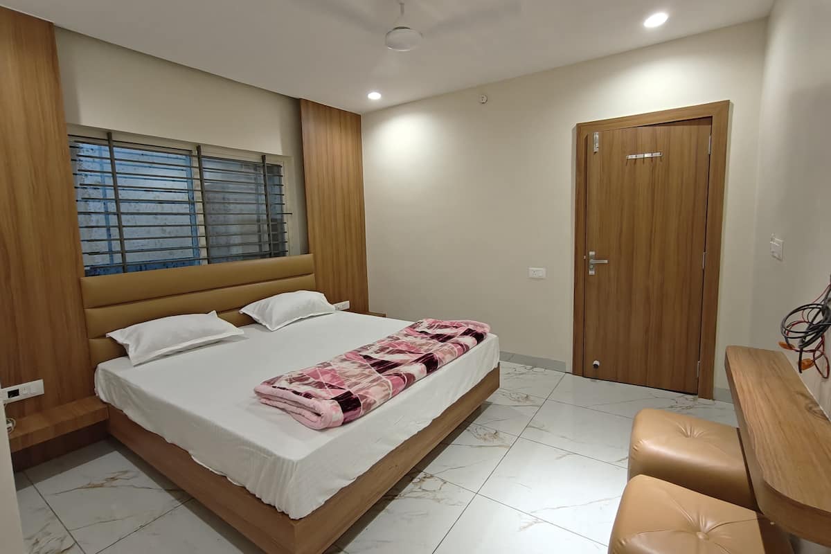 Quarto casal luxo | Escrivaninha, Wi-Fi de cortesia