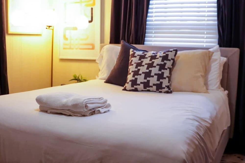 Spacious Private Room & Shared Comfort - Breaux Bridge, LA