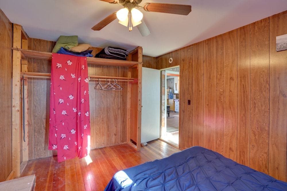 ‘Corral Creek Cow Camp:’ Pet-friendly Circle Cabin - Montana