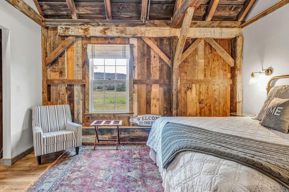 Converted Carriage Barn | The Carriage House Unit2 - Woodstock, VT