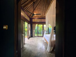 Quarto Duplo Deluxe | Cofre no quarto, secretária, Wi-fi grátis, roupa de cama fornecida