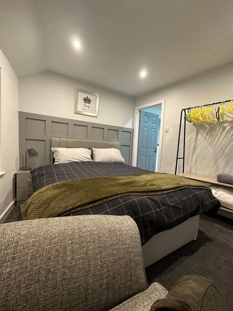 Immaculate 4-Bed detached House in Bootle - Bootle | Vrbo