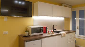 NINA VENICE APARTMENT | Cozinha privada | Máquina de café expresso, cafeteira/chaleira, chaleira elétrica