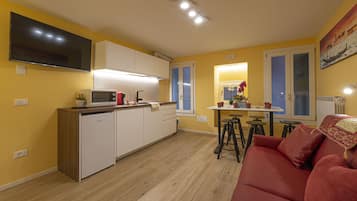NINA VENICE APARTMENT | Cozinha privada | Máquina de café expresso, cafeteira/chaleira, chaleira elétrica
