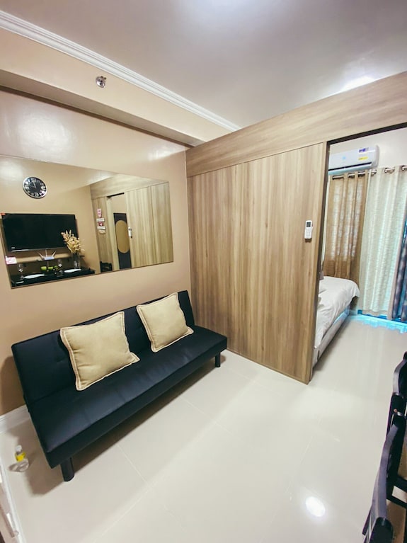 1 Br Furnished Condo In Mandaluyong With Pool And Parking - Fame 3 - 2031 - Metro Manila