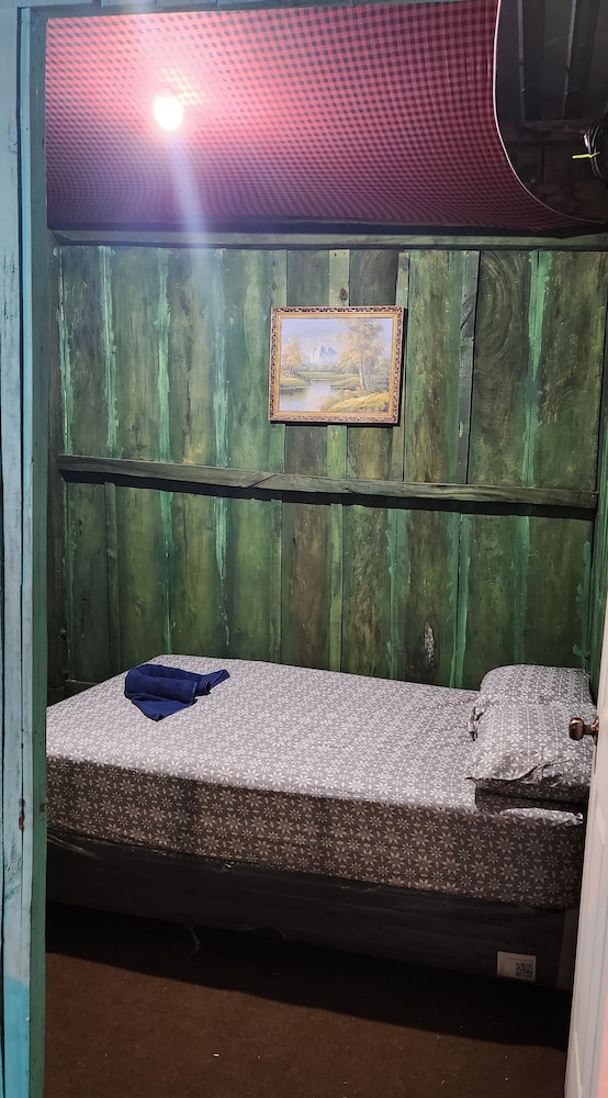 Entre Amigos En El Lago - La Libertad, España