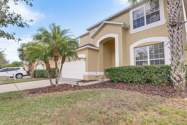 7 Mi To Disney: Kissimmee Home W/ Pool & Hot Tub! - Kissimmee