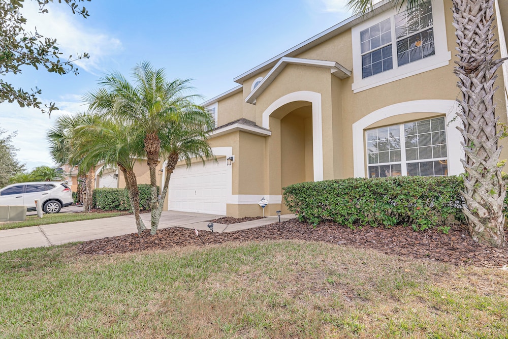 7 Mi To Disney: Kissimmee Home W/ Pool & Hot Tub! - Kissimmee