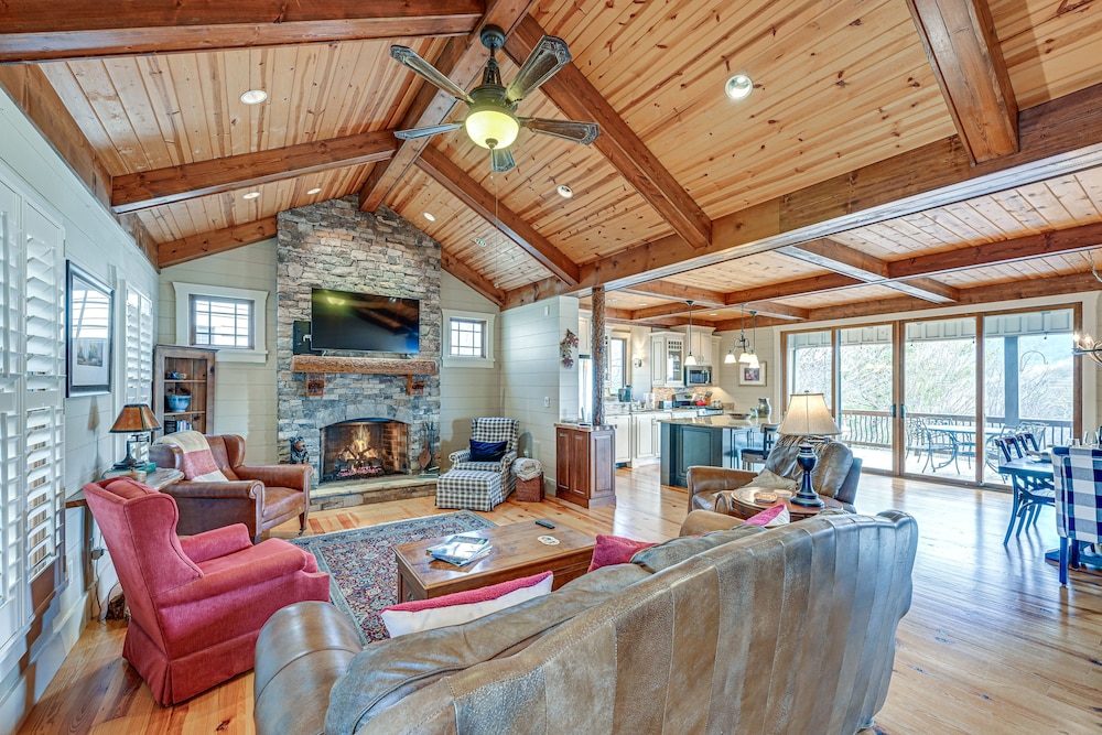 Mountain-view Georgia Cabin W/ 2 Decks - Dillard, GA