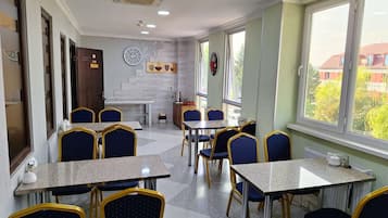 Café da manhã continental grátis todos os dias