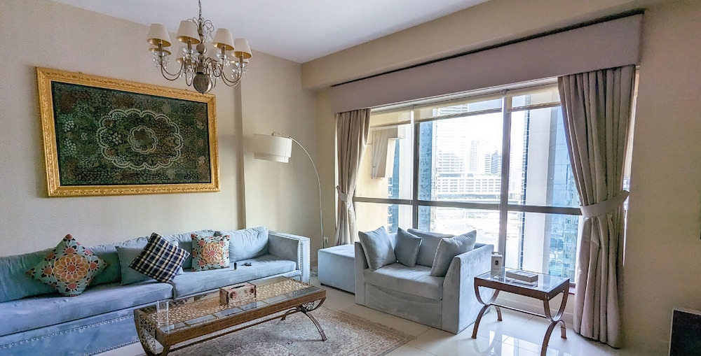 Travelers Dubai Marina Hostel - Dubai