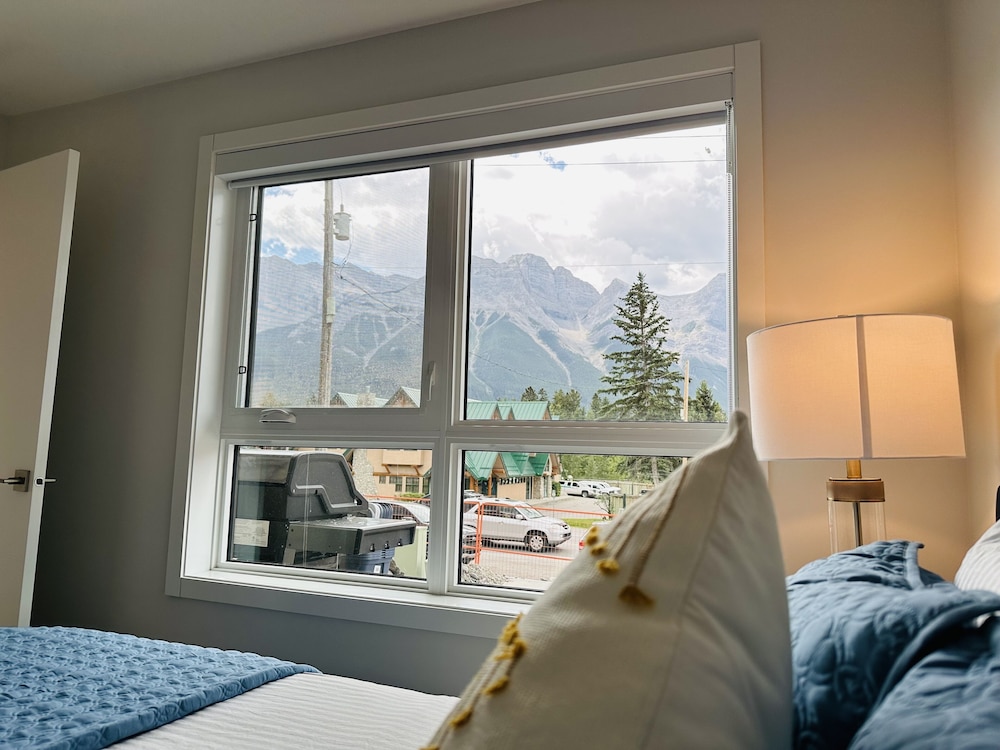 Skyline Peaks 102 - Mountain View/ac/bbq/hot Tub/pool - Canmore