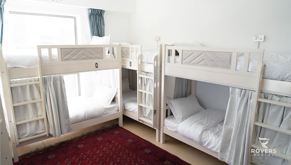 Rovers Beach Hostel Jbr - Dubai