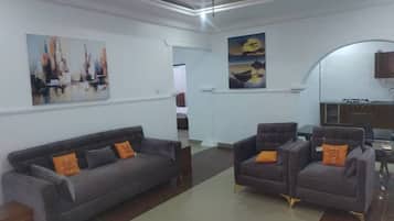Quarto presidencial | Área de estar | Smart TV 32 polegadas com canais a cabo