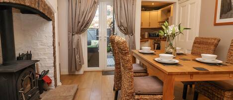 2 quartos, com decoração personalizada, com mobília individualizada