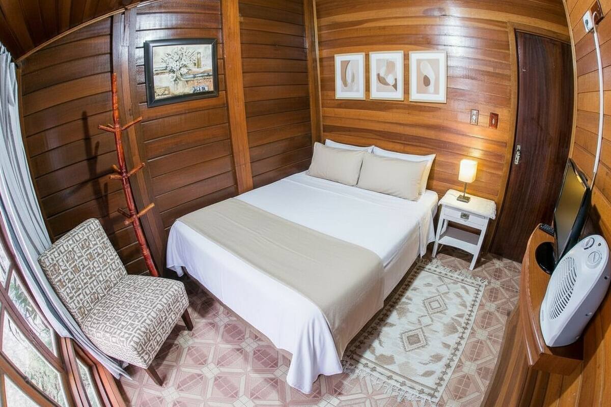 Quarto Duplo Económico | Roupa hipoalergénica, Wi-fi grátis 