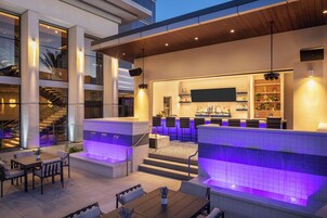 3 bares/lounges, bar na cobertura