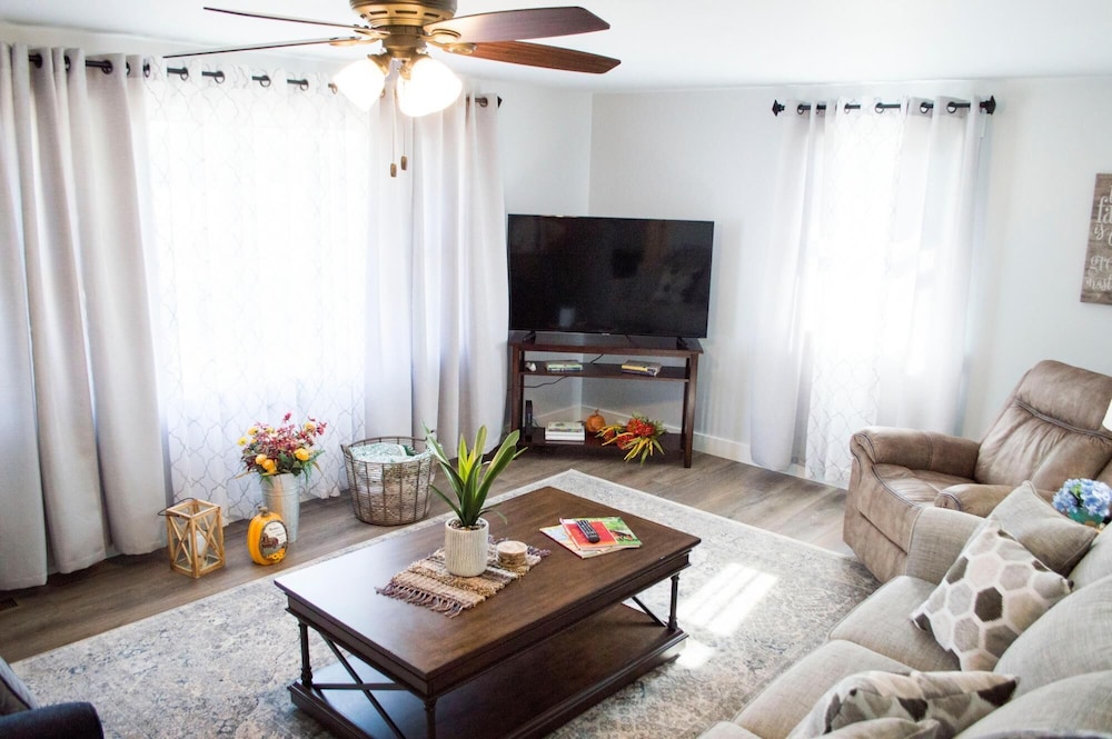 Farm Country Amish Country Newly Renovated - Middlebury, IN