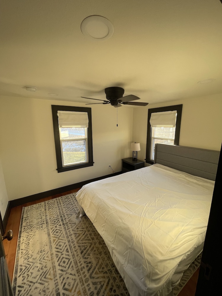 Newly Remodeled Farmhouse With Country Charm!
Sleeps 10 People Comfortably - Wisconsin