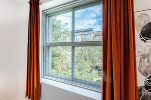 Apartamento urbano | Cortinas blackout, Wi-Fi de cortesia, roupa de cama