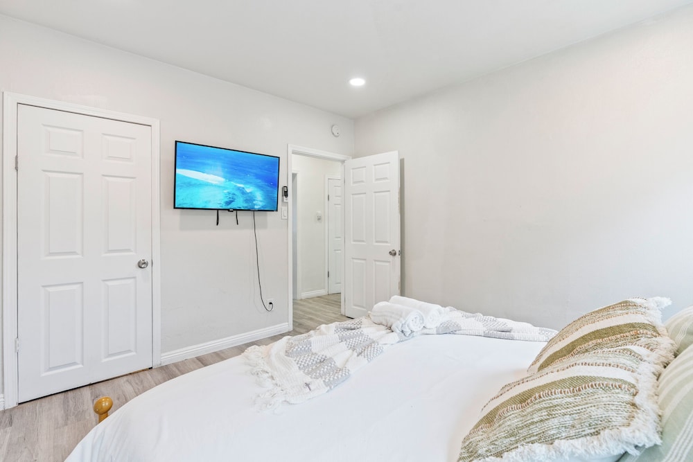 Prime Location Private Entry 3bed 2bath Close To Dt Alhambra Kingsize Bed! 1 - Pasadena, CA