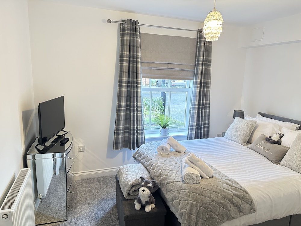 Stunning Ground Floor Coastal Apartment - Sleeping 4 In 1 Bedroom - Pool And Beach Access Included. - Filey