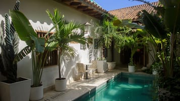2 piscinas exteriores