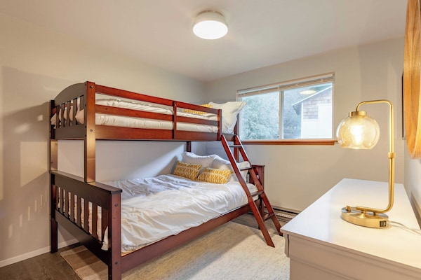 Whidbey Bliss By Avantstay 2min To Beach + View - Whidbey Island, WA