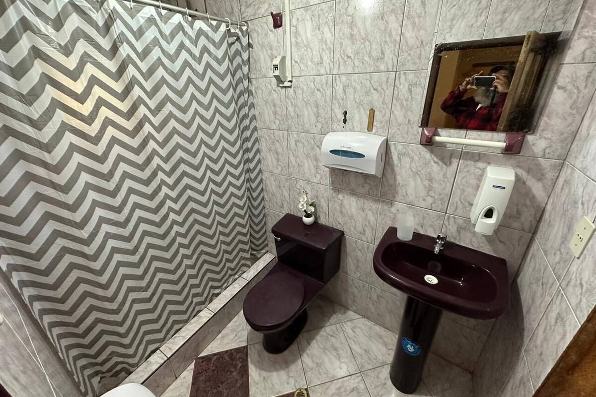 Quarto Básico | Casa de banho