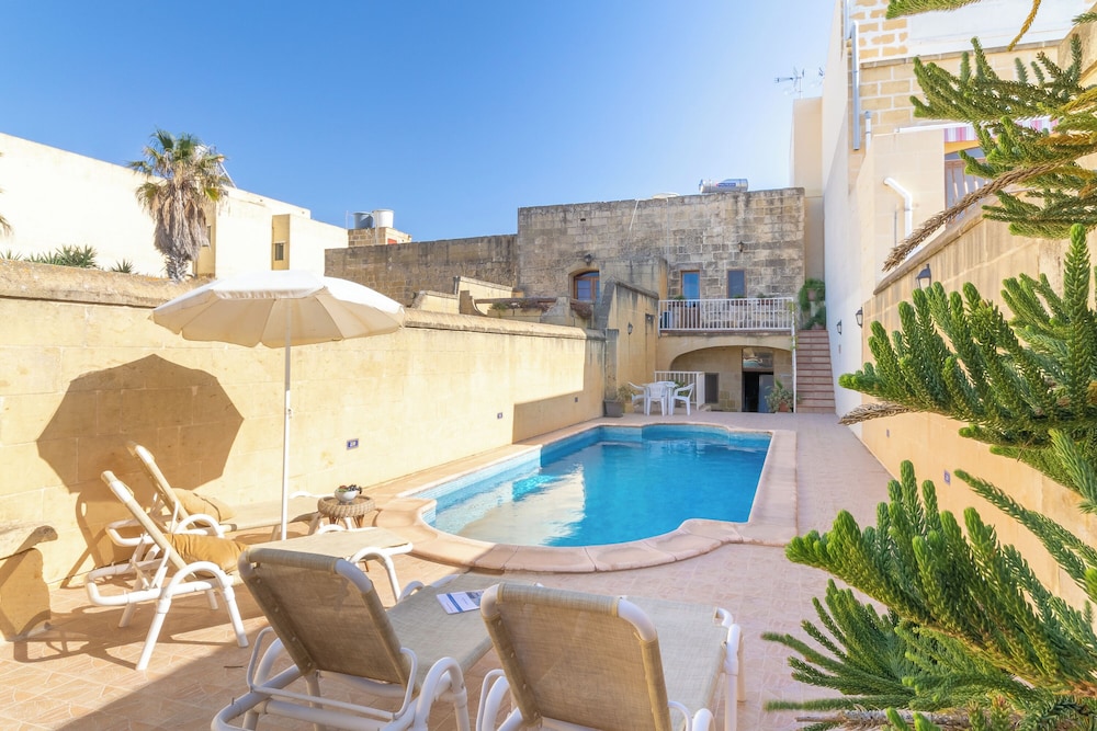 Ta'leli Pool Farmhouse In Gozo - Malta