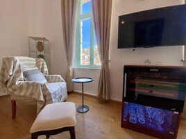 Apartamento | Sala de estar | Televisor de 40 polegadas com canais via satélite