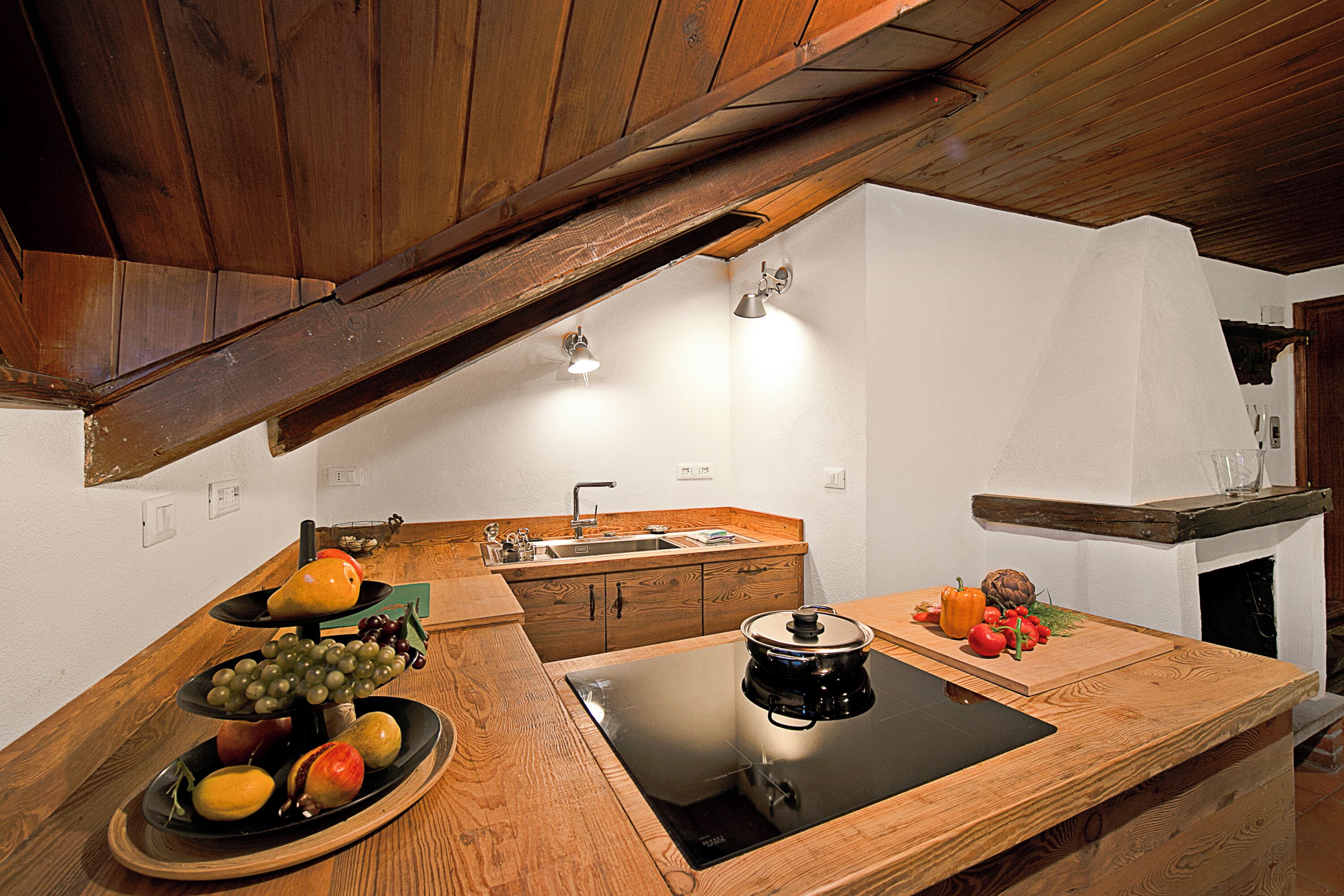 Apartamento Standard, vários quartos (Appartamento La Fontaine Ski In Ski) | Cozinha privada | Um frigorífico, um forno, uma placa de cozinha 